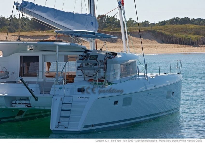 LAGOON 421 SAILING YACHT
