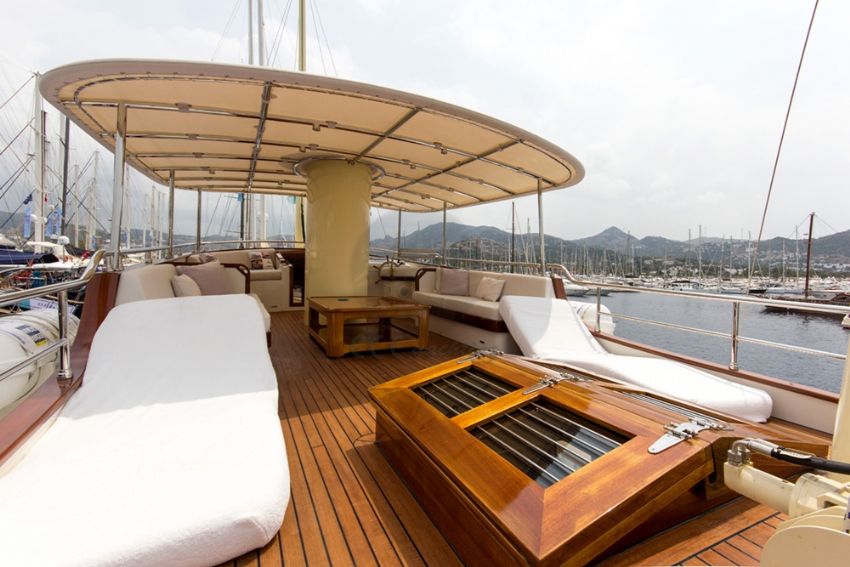 LARIMAR TRAWLER